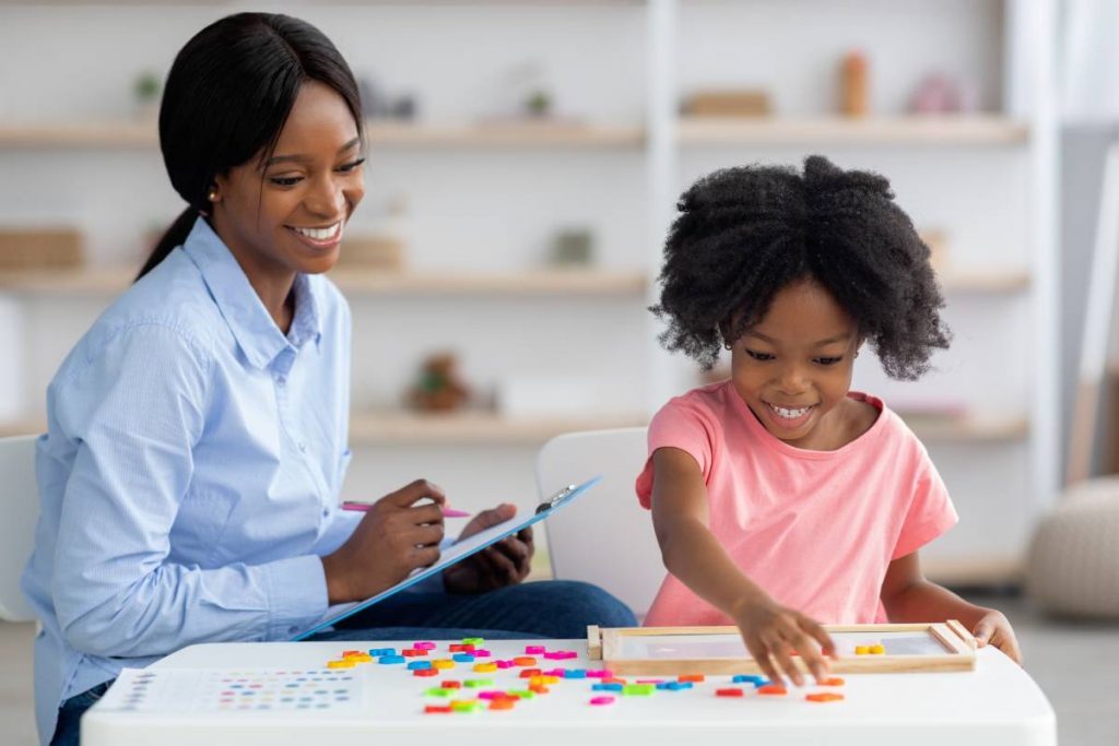 Escola bilíngue no Brasil: conheças as novas diretrizes do MEC